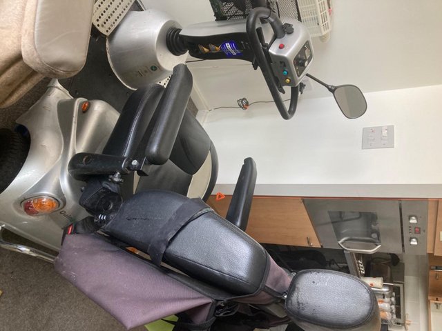 Quingo plus mobility scooter 5 wheel 8mph london For Sale in London | Preloved