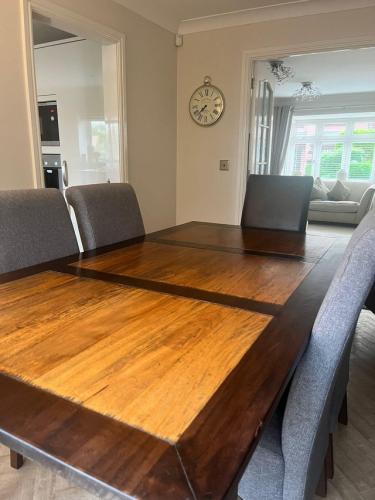 Dining Room Table & 6 Chairs For Sale in Wombourne, West Midlands ...