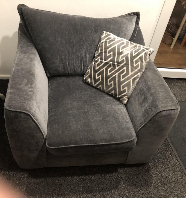 DFS Grey Beautiful suite For Sale in Pendlebury Manchester Preloved