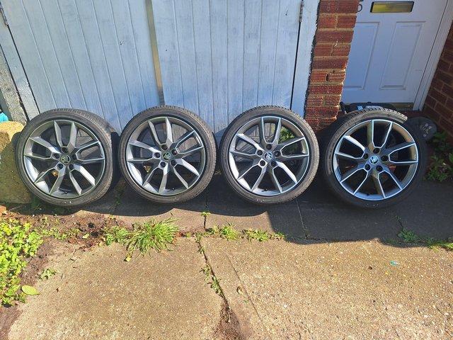 Skoda Alloy wheels and tyres For Sale in Sandhurst, Berkshire | Preloved