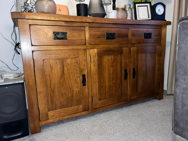 Side Oak table from Oak Furniture For Sale in Stratford, London | Preloved