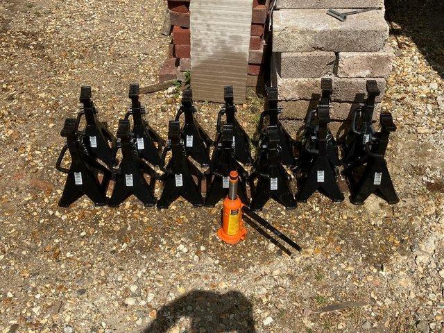 Set of 14 Halfords 2-ton Axle Stands - and 4-ton Bottle Jack For Sale ...