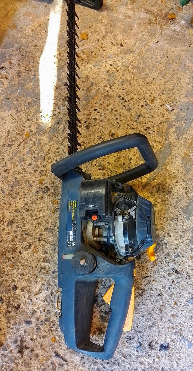 Second hand petrol hedge trimmer store